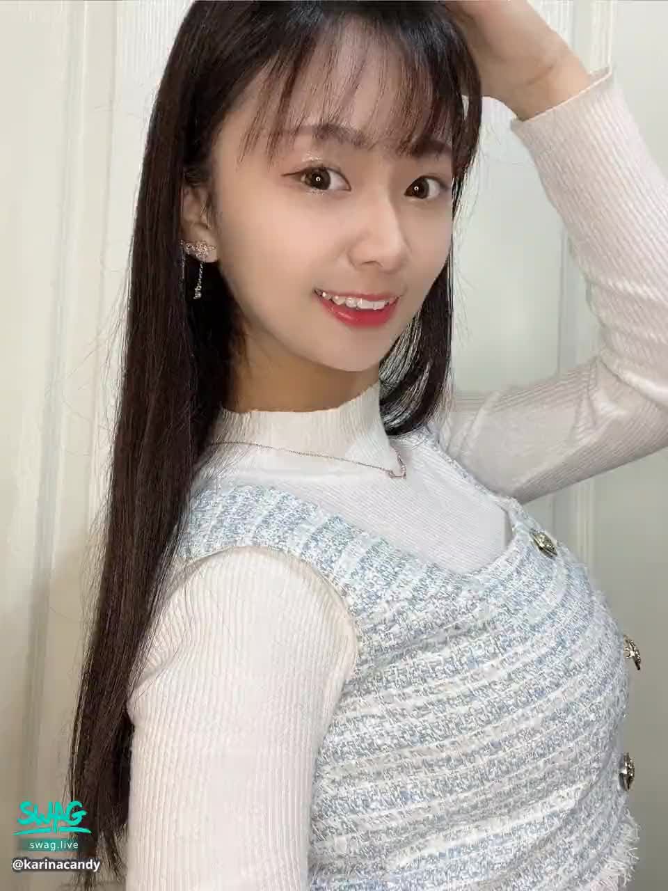 剛剛看不夠的哥哥 可以私訊我給我一個紫黑禮物～在讓哥哥看我小小私藏影片哦！ Swag