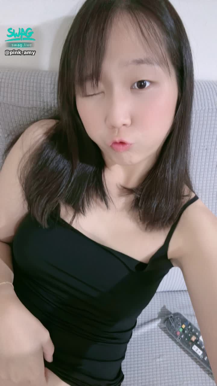 想念你們 ️新片沒想法需要你們給主意內容 跟 服裝之類的 Swag