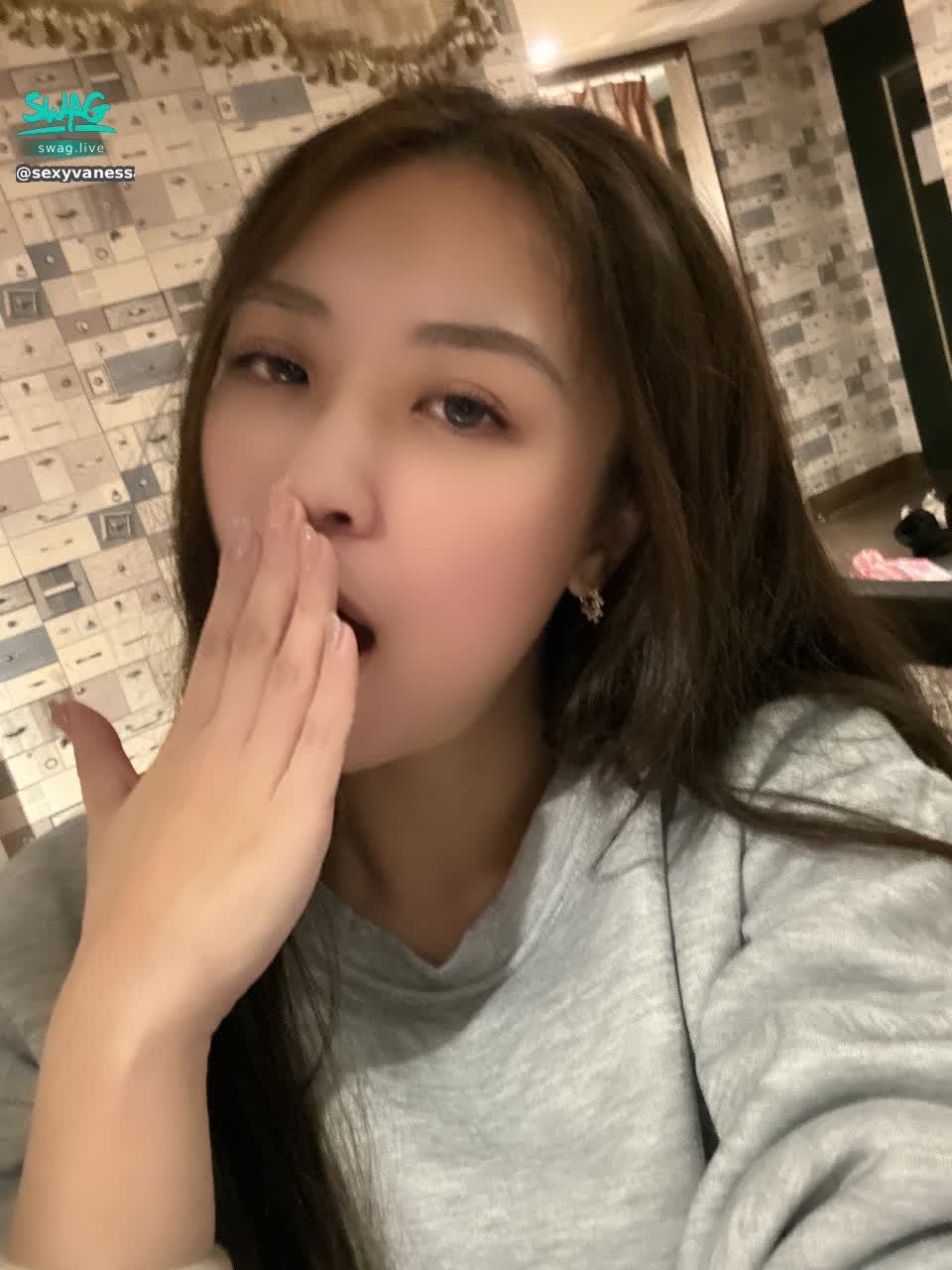 今天也謝謝大家支持喲！剛剛有看我開播的哥哥只要刷2個紫黑鑽就可以得到一部隱藏版片片福利喲 ️ Swag